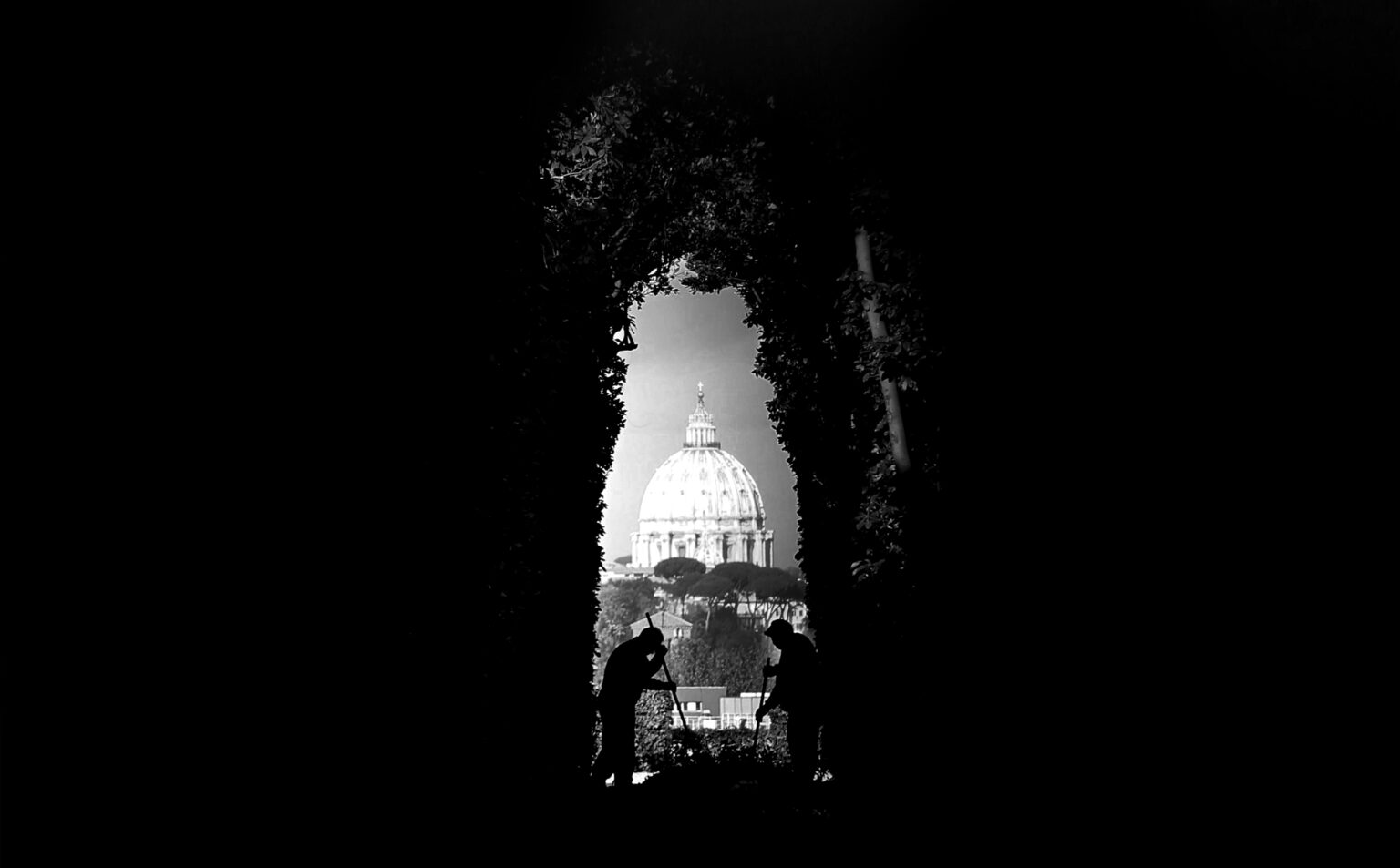 Discovering the Aventine Keyhole: A Secret View of Rome | Italy on Foot