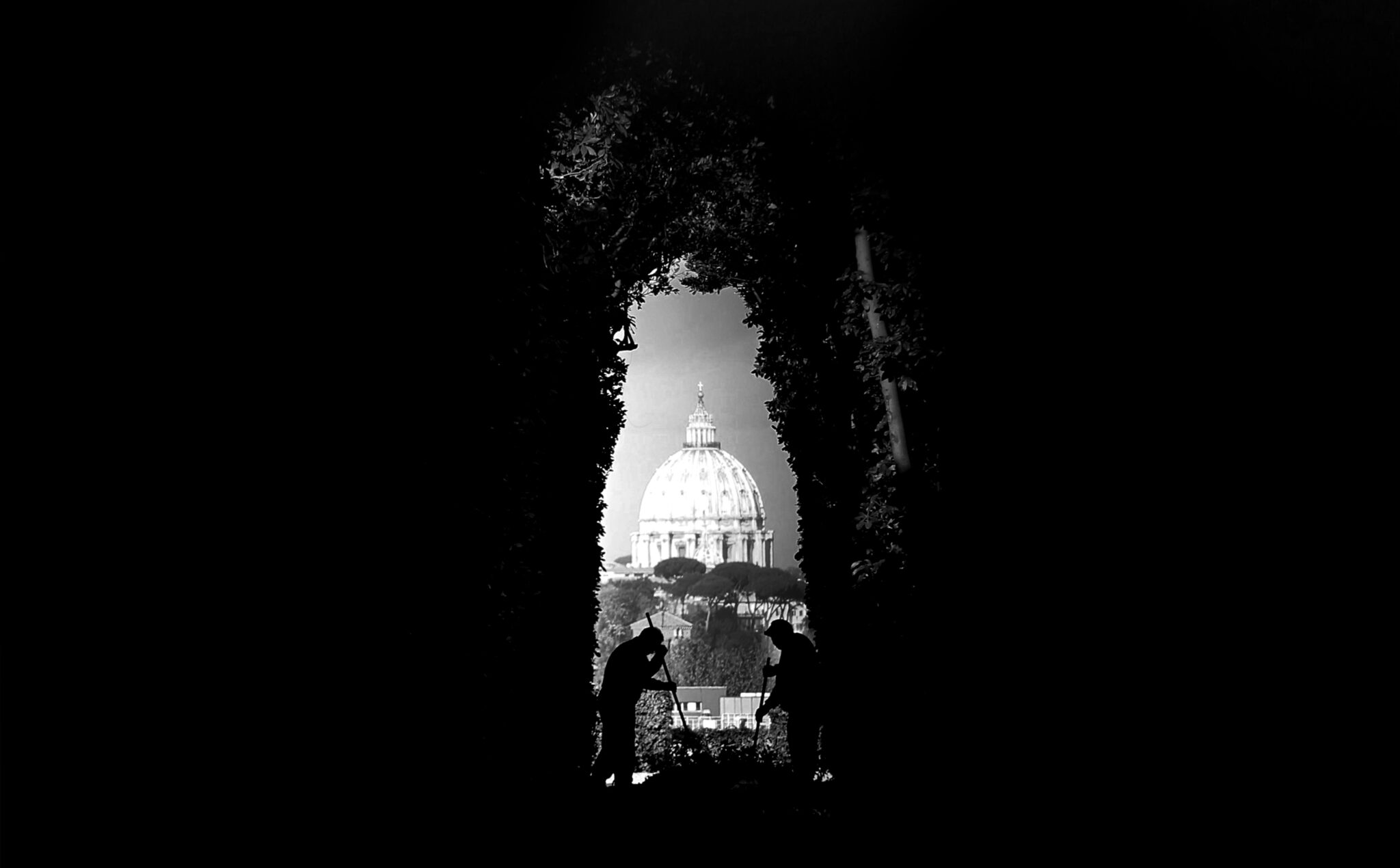 Discovering the Aventine Keyhole: A Secret View of Rome | Italy on Foot